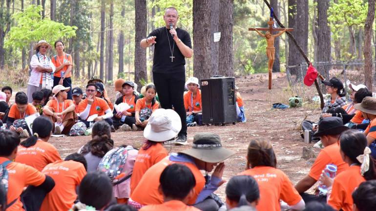 Youths on pilgrimages to deepen faith in Cambodia | RVA